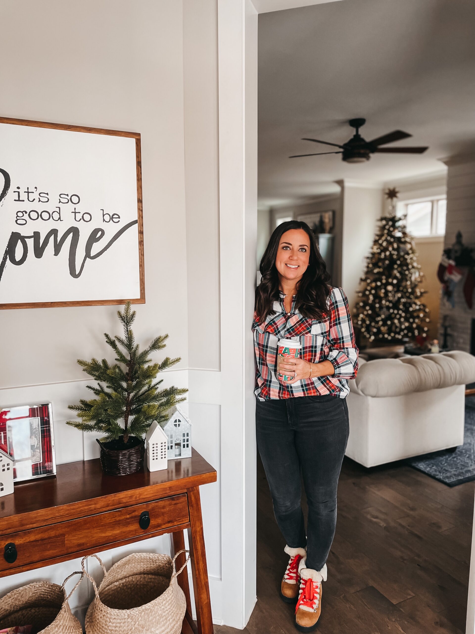 How To Dress Like You’re In a Hallmark Christmas Movie – ElleBeeLovely