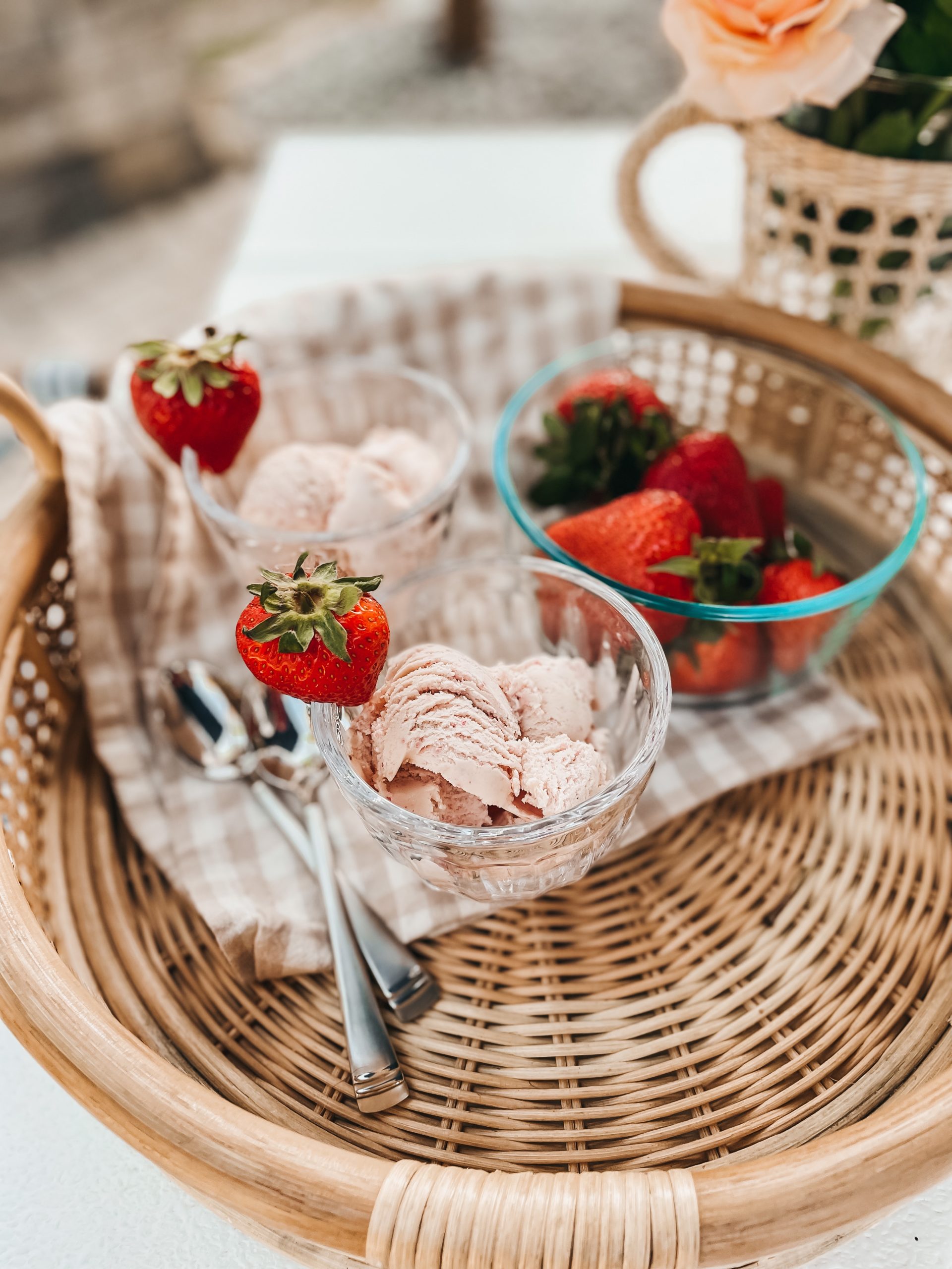 Recipe – Strawberry Ice Cream – ElleBeeLovely